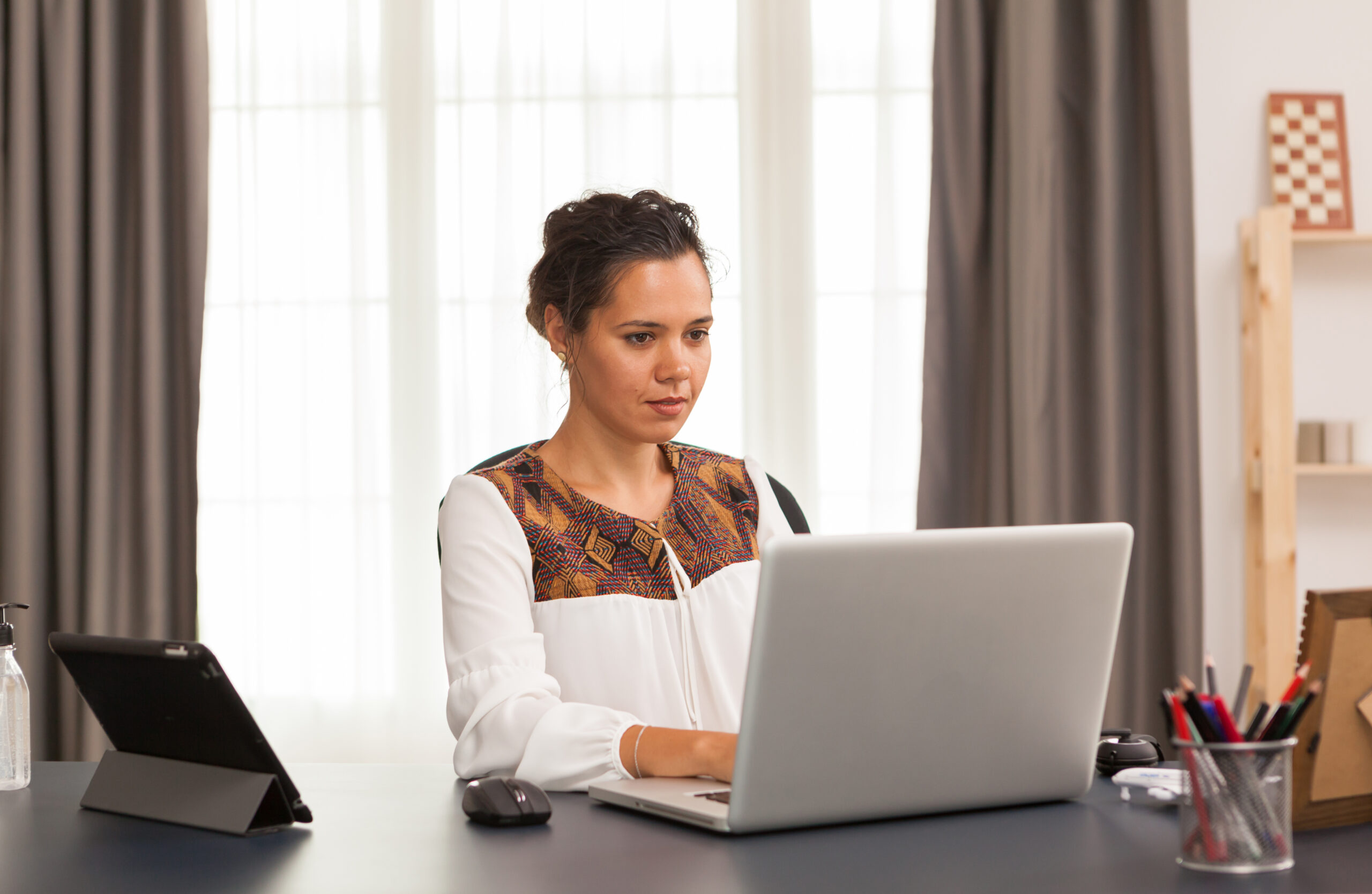 A Comprehensive Guide for Housewives to Earn Extra Income - QuickE